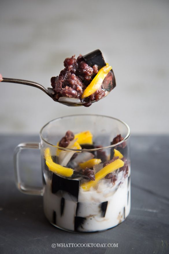 Refreshing Grass Jelly Dessert/Drink (Cincau)