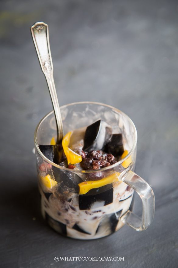 Refreshing Grass Jelly Dessert/Drink (Cincau)