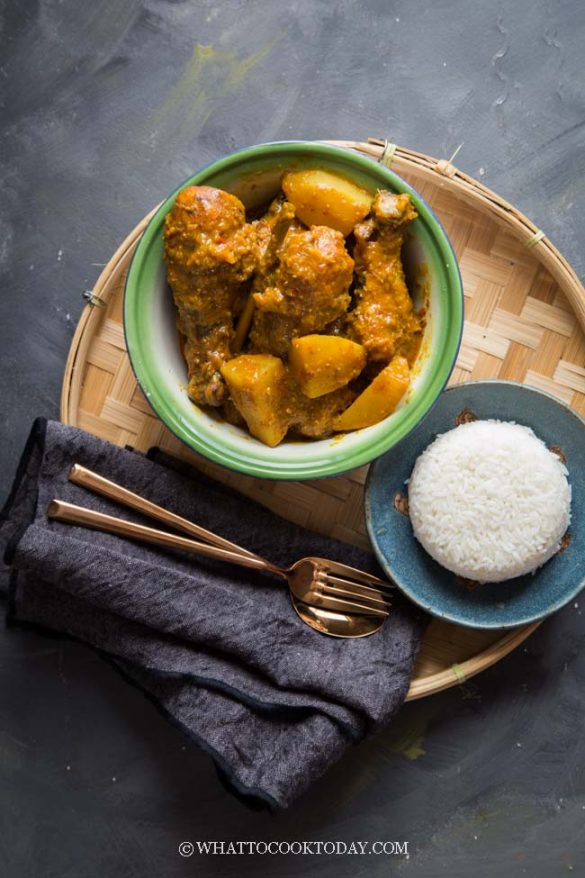 Chicken Curry Kapitan - Kari Kapitan (Nyonya Curry Chicken)