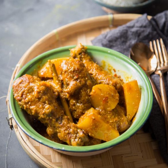 Chicken Curry Kapitan - Kari Kapitan (Nyonya Curry Chicken)