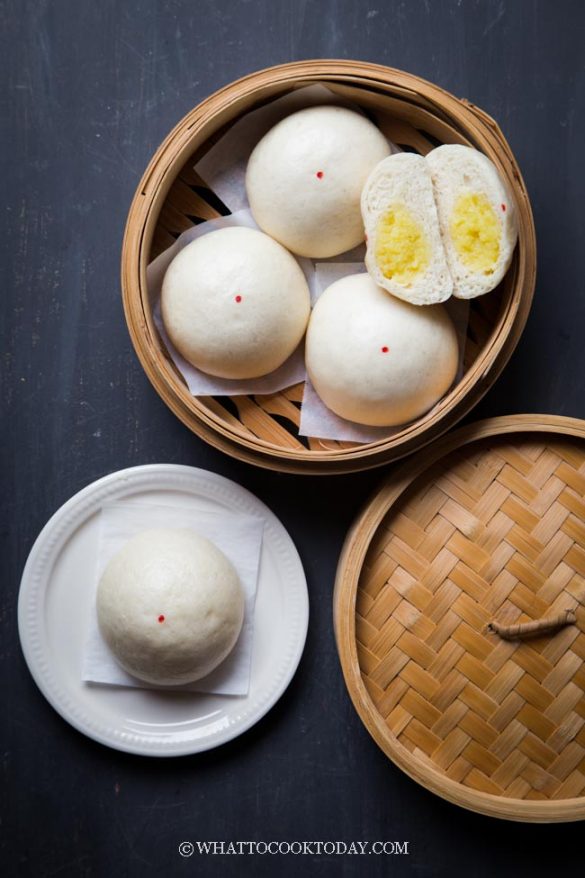 Soft Fluffy Steamed Custard Buns (Nai Wong Bao/ 奶黄包)