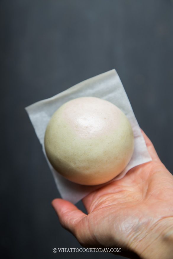 Soft Fluffy Steamed Custard Buns (Nai Wong Bao/ 奶黄包)