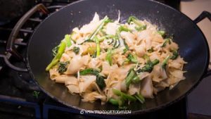 Easy Pek Cha Kwetiau / Kwetiau Goreng Polos (Plain Char Kway Teow ...