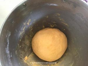 Pang Susi (Eurasian Sweet Potato Buns with Meat Filling) / Roti Baso