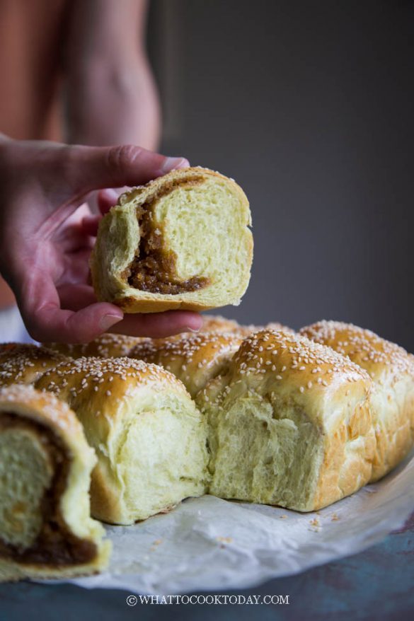 Tangzhong Pandan Milk Buns (with Inti Filling) - What To Cook Today