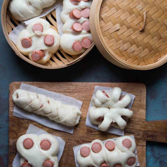 Dou Sha Bao (Red Bean Paste Steamed Buns)