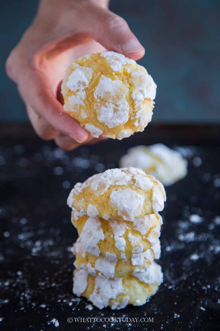 Sweet and Savory Cheddar Cheese Crinkle Cookies