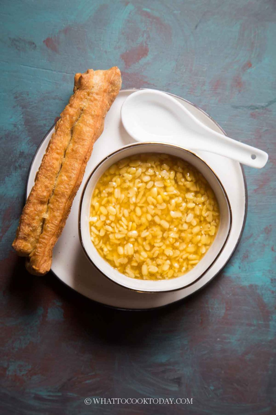 Easy Tau Suan with You Tiao (Split Mung Bean Dessert)