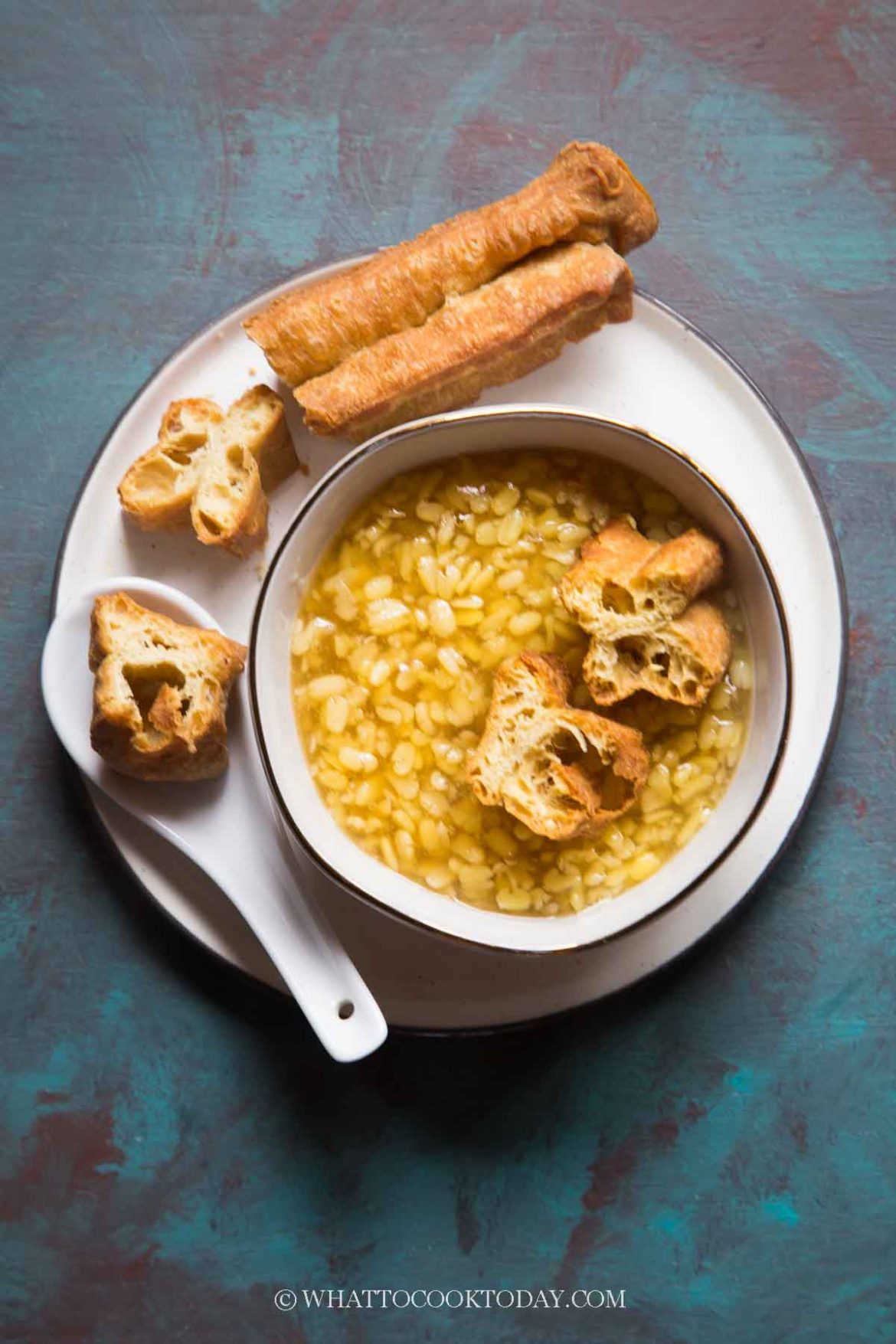 Easy Tau Suan with You Tiao (Split Mung Bean Dessert)