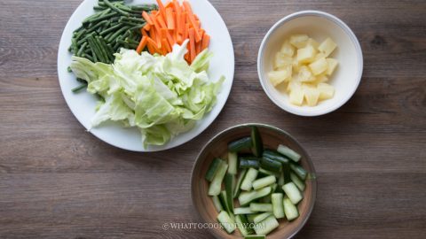 Nyonya Acar Awak (Nyonya Pickled Vegetables)