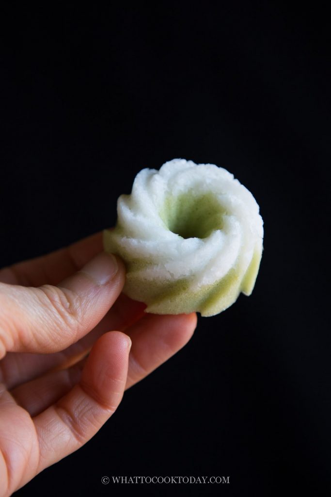 Putu Ayu /Apam Puteri Ayu Pandan (Steamed Pandan Coconut Cake)