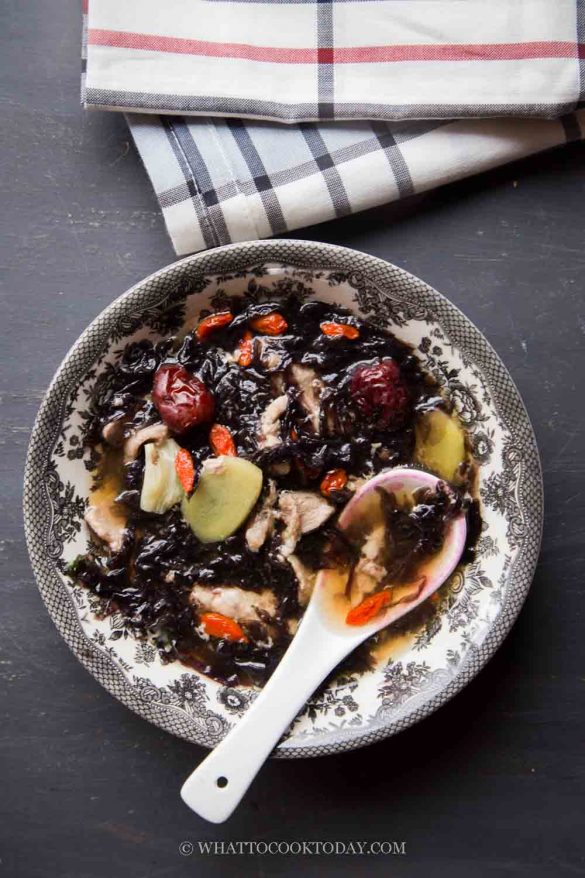 Easy Chinese Dried Seaweed and Pork Soup