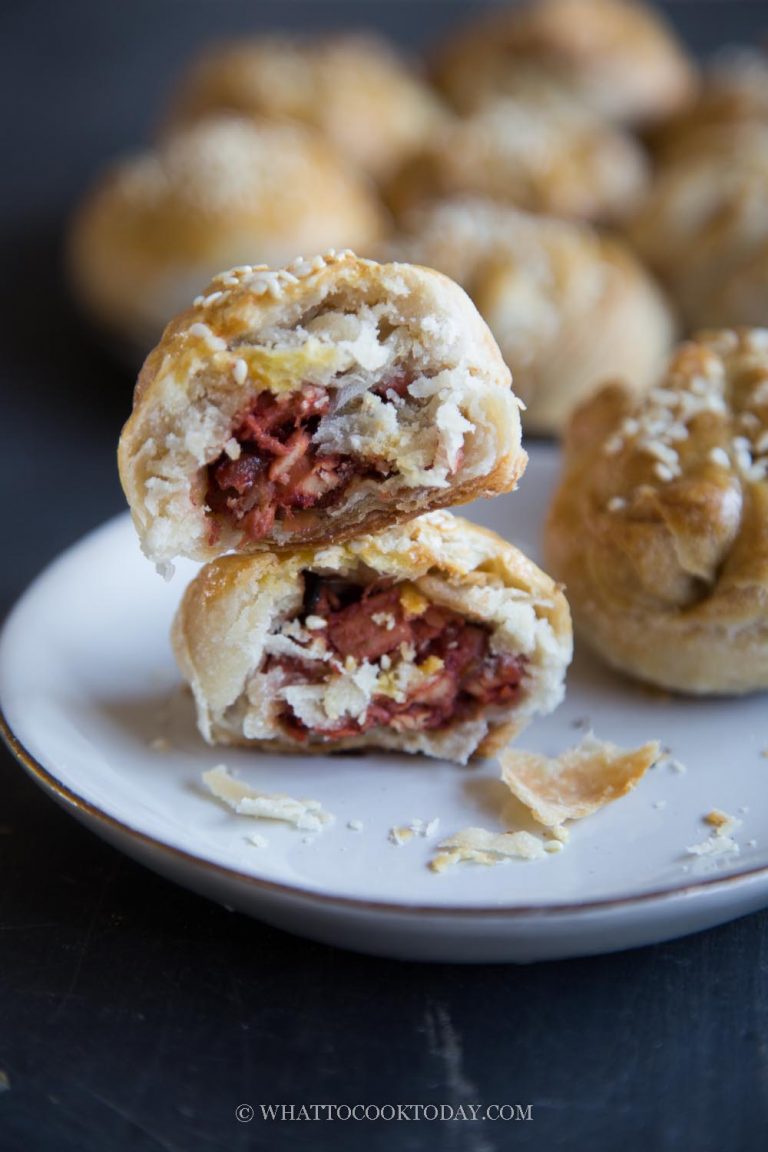 Seremban Siew Bao / Shao Bao (Baked Flaky BBQ Pork Pastry Bun 烧包)