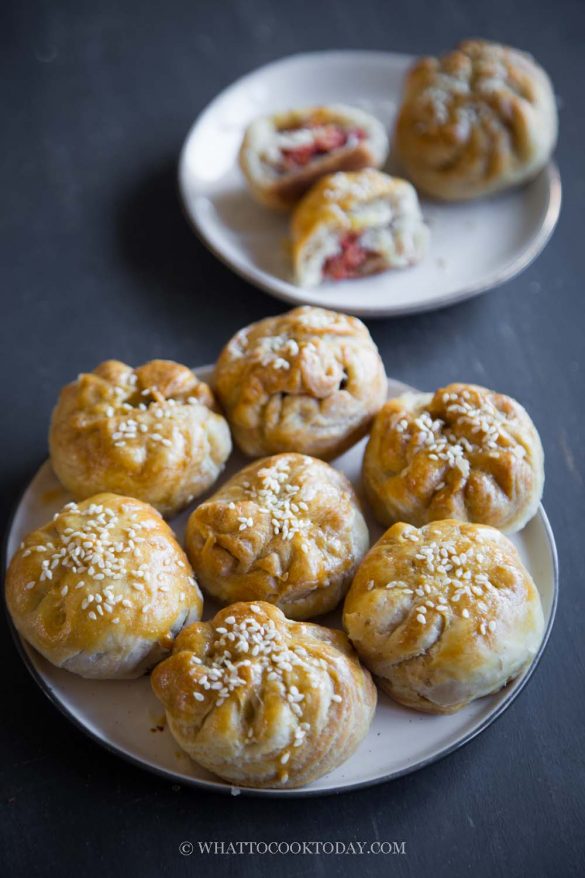 Seremban Siew Bao / Shao Bao (Baked Flaky BBQ Pork Pastry Bun 烧包)