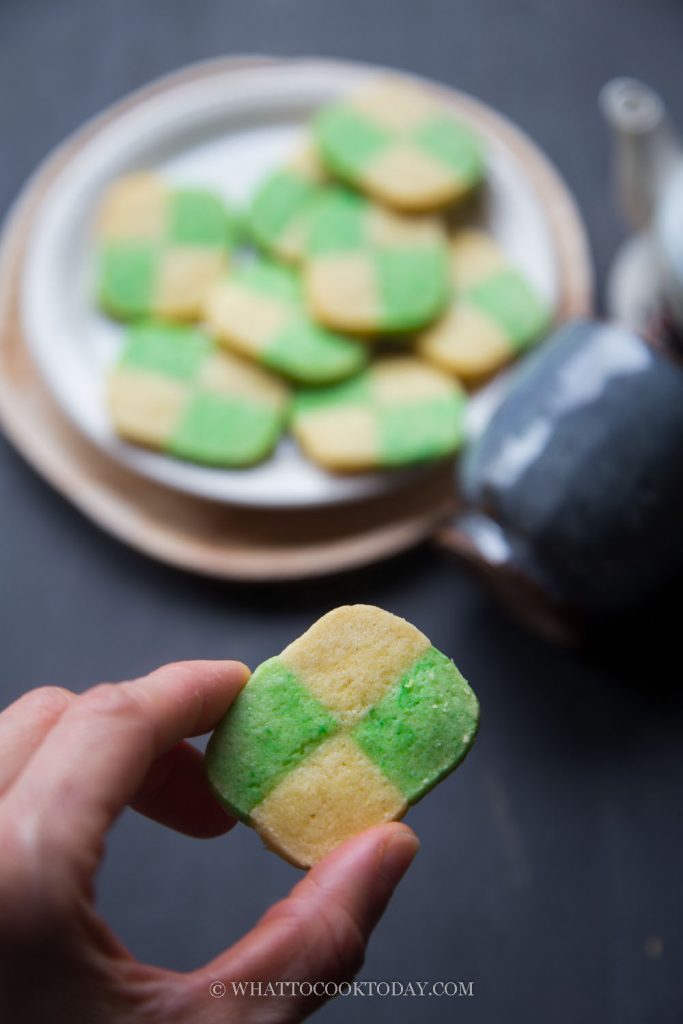 Easy Pandan Checkerboard Cookies (Biskut Dam)
