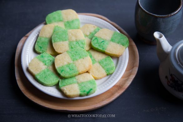 Easy Pandan Checkerboard Cookies (Biskut Dam)