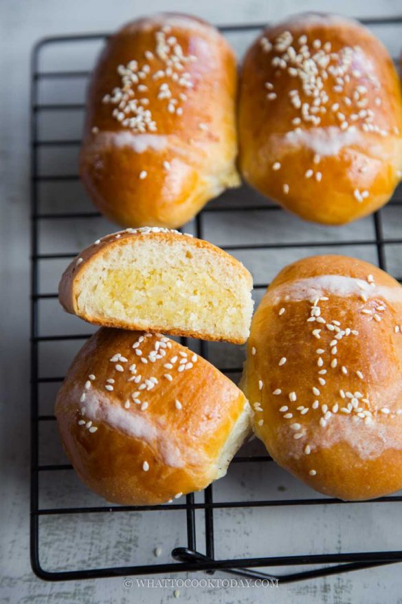 Hong Kong Cocktail Buns (Coconut Buns - 雞尾包)
