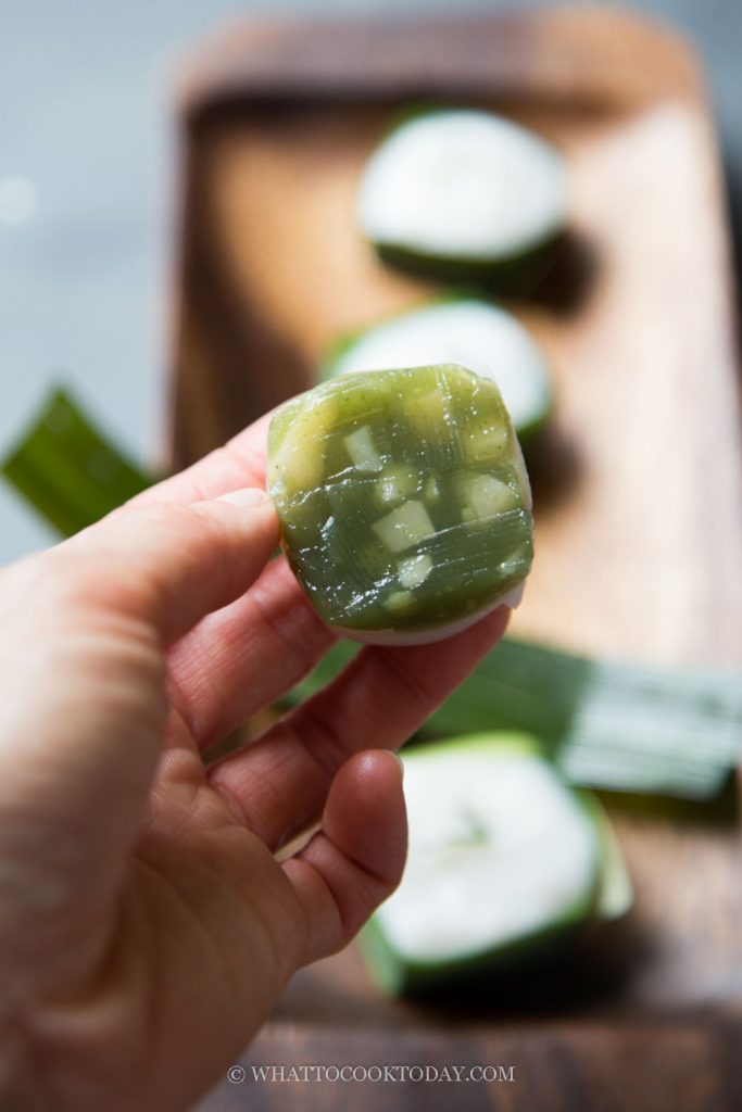 Kuih Tako / Kueh Taco (Water Chestnut Pandan Coconut Pudding)