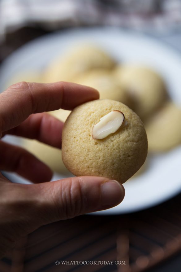 Easy Eggless Sugee Biscuits / Semolina Biscuits (Biskut Suji)