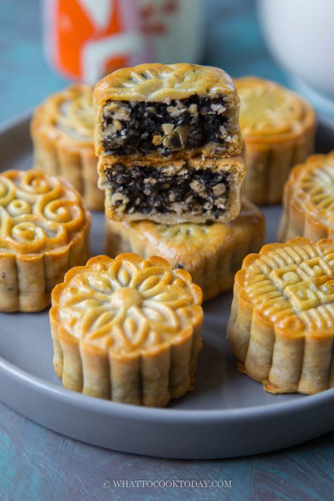 Traditional Black Sesame Walnut Baked Mooncake (No Golden Syrup)