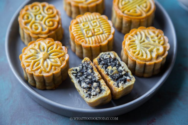 Traditional Black Sesame Walnut Baked Mooncake (No Golden Syrup)
