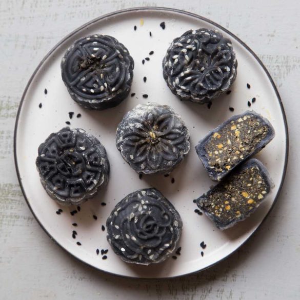The Flakiest Suzhou Pork Mooncake Ever! (For Real!)