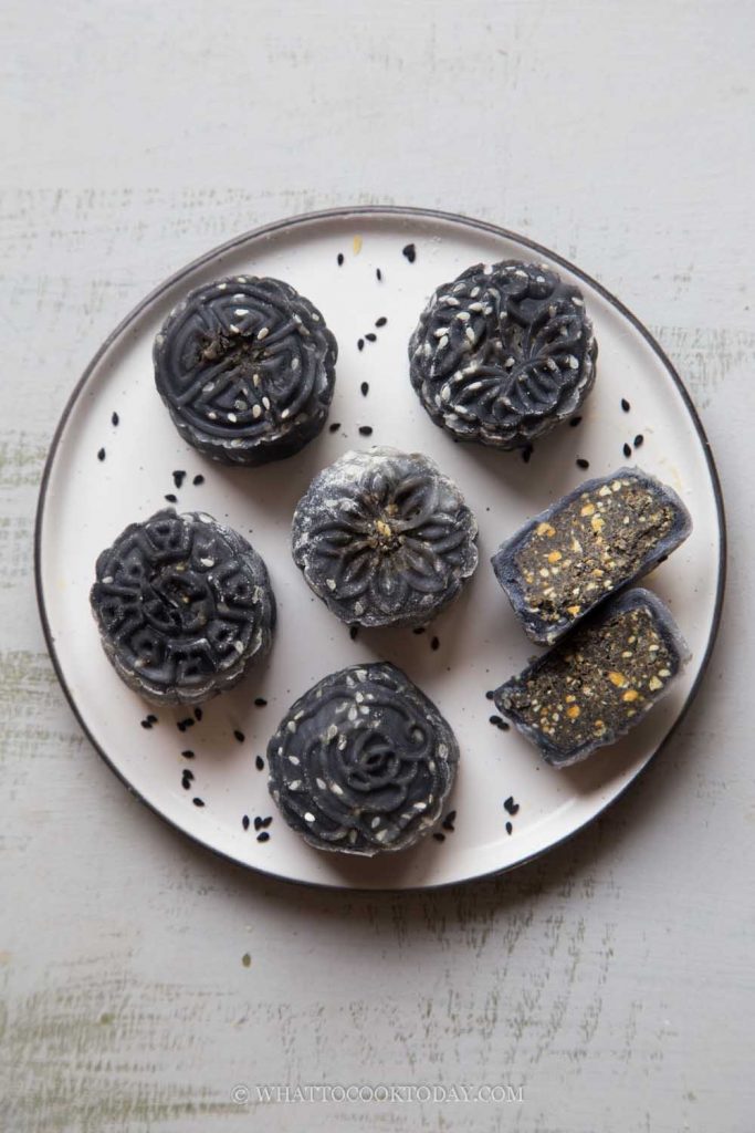 Black Sesame Peanuts Snow Skin Mooncake