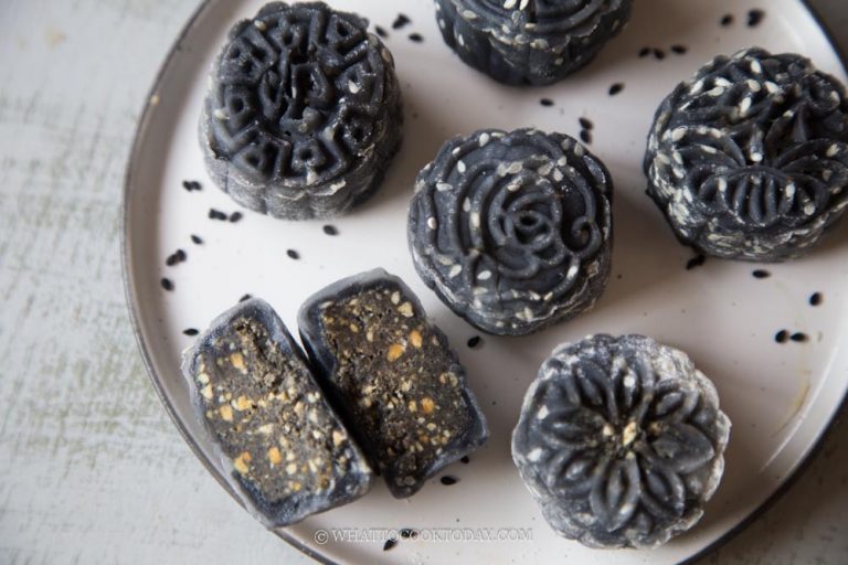 Black Sesame Peanuts Snow Skin Mooncake