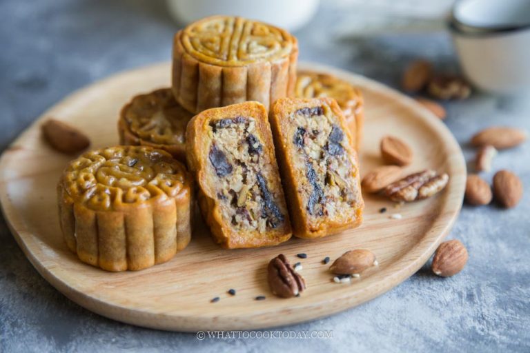 Mixed Nuts and Fruits Mooncake (Wu Ren Yue Bing) - No Golden Syrup