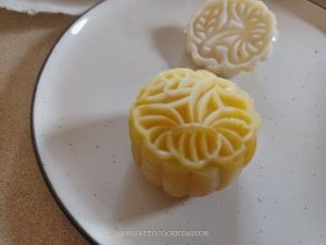 Easy Pumpkin Snow Skin Mooncake (No-Bake)