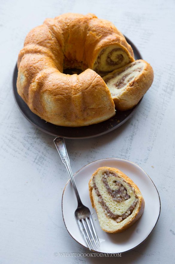 How To Make Potica/Povitica (Slovenian/Croatian Walnut Rolls)