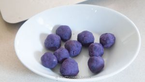Crystal Tang Yuan with Purple Sweet Potato Filling (水晶汤圆)