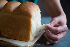 Soft Fluffy Hainanese Bread Loaf (Hailam Kopitiam Bread / Roti Benggali)