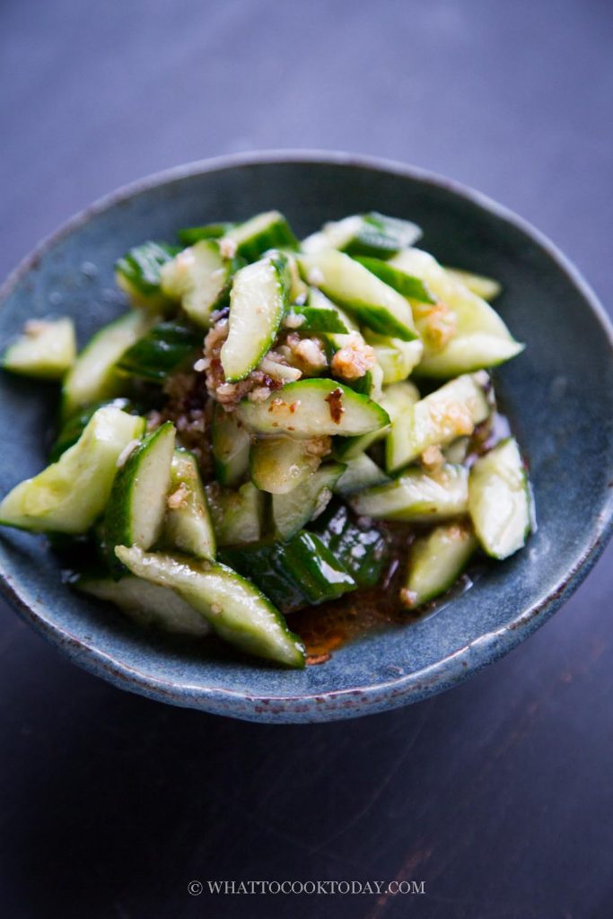 Easy Chinese Smashed Cucumber Salad 拍黄瓜