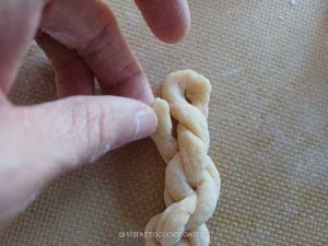 Ma Hwa / Mahua 麻花 / Kue Untir Untir (Chinese Twisted Fried Dough)