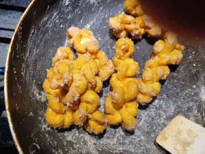 Ma Hwa / Mahua 麻花 / Kue Untir Untir (Chinese Twisted Fried Dough)
