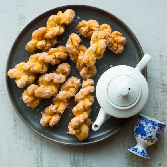 Ma Hwa / Mahua 麻花 / Kue Untir Untir (Chinese Twisted Fried Dough)