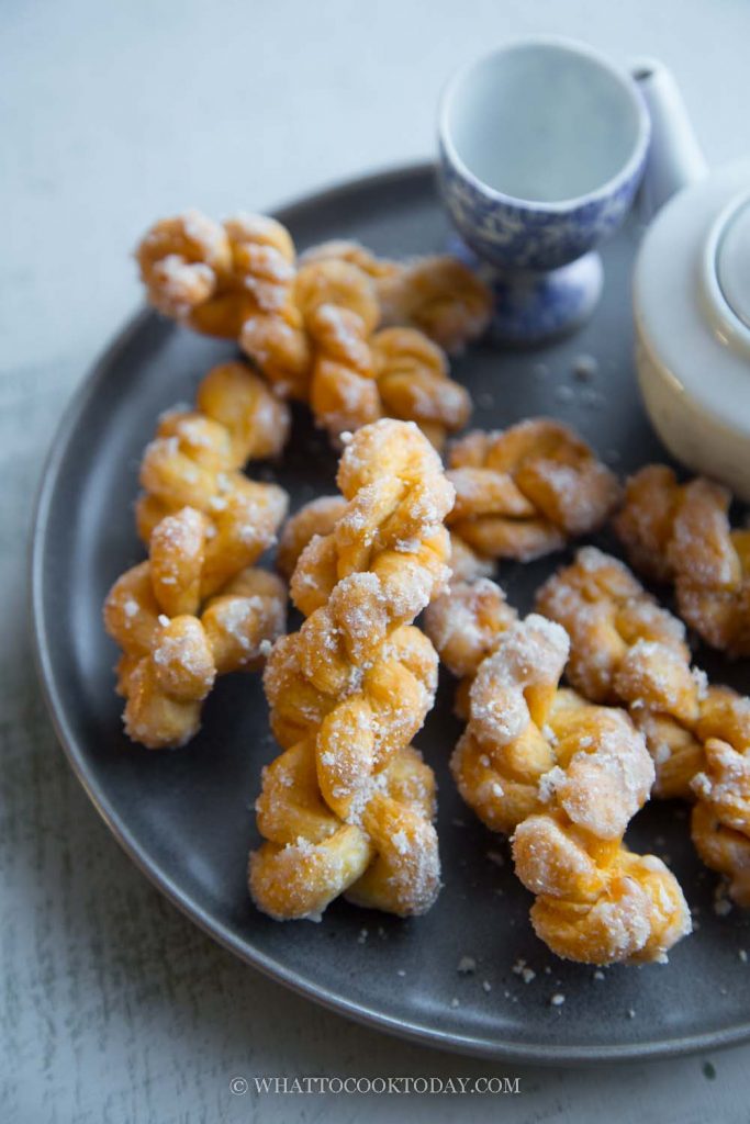 Ma Hwa / Mahua 麻花 / Kue Untir Untir (Chinese Twisted Fried Dough)