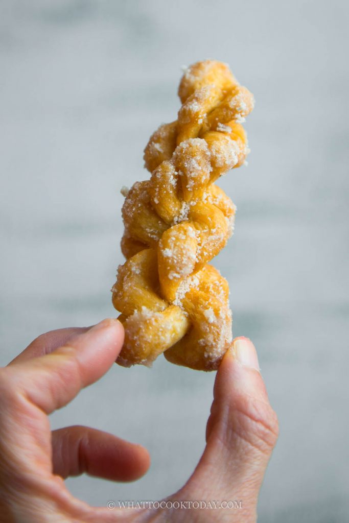 Ma Hwa / Mahua 麻花 / Kue Untir Untir (Chinese Twisted Fried Dough)
