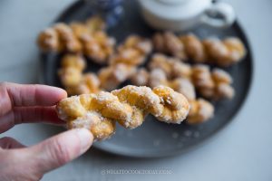 Ma Hwa / Mahua 麻花 / Kue Untir Untir (Chinese Twisted Fried Dough)