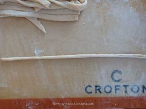 Ma Hwa / Mahua 麻花 / Kue Untir Untir (Chinese Twisted Fried Dough)