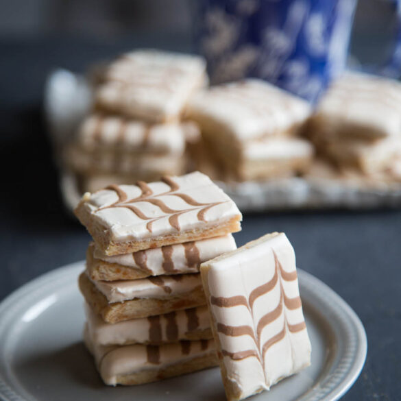 Easy Pandan Checkerboard Cookies (Biskut Dam)