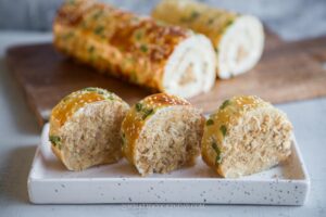 Meat Floss Scallion Bread Roll (Roti Abon Gulung)