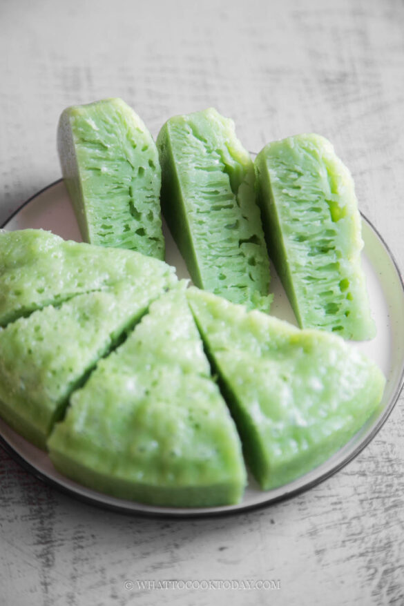 Pandan Bai Tang Gao (Pandan Sugar Rice Cake)
