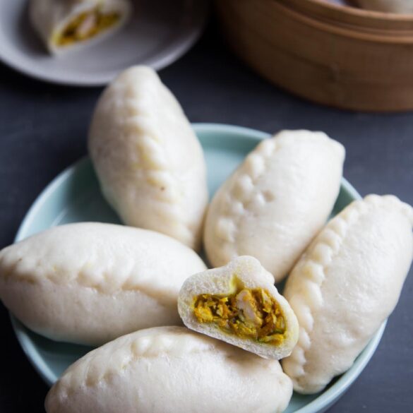 Soft Fluffy Chinese Steamed Buns Recipe (Mantou)