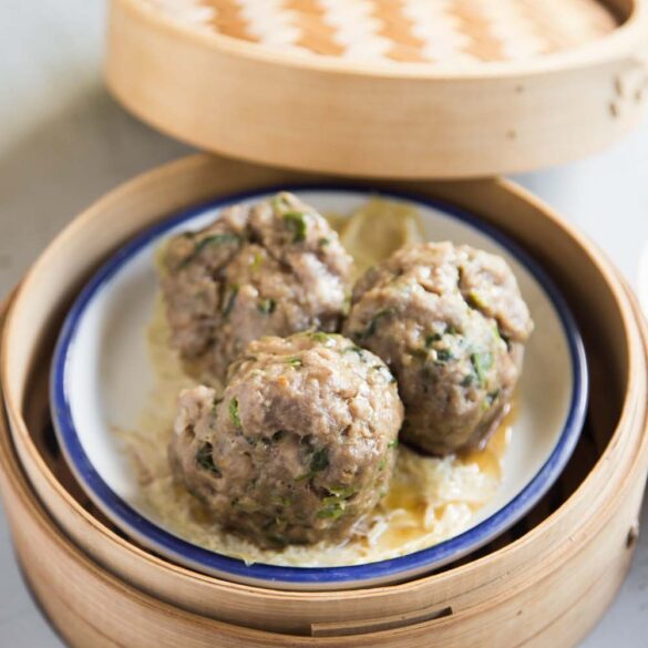 Woo Kok (Fried Taro Puff)