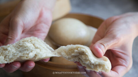 Soft Fluffy Steamed Bao Buns Recipe (Baozi/Mantou)