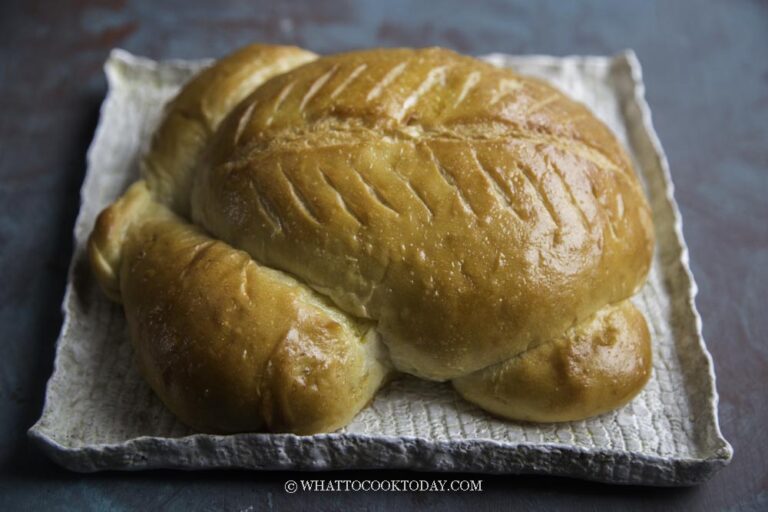 Easy No-Knead Turkey-Shaped Sourdough Bread