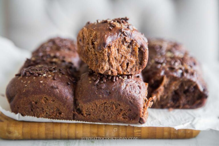 No-Knead Double Chocolate Chip Buns