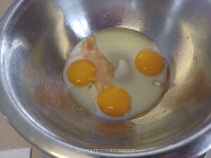 Paper-wrapped Sponge Cake (紙包蛋糕)